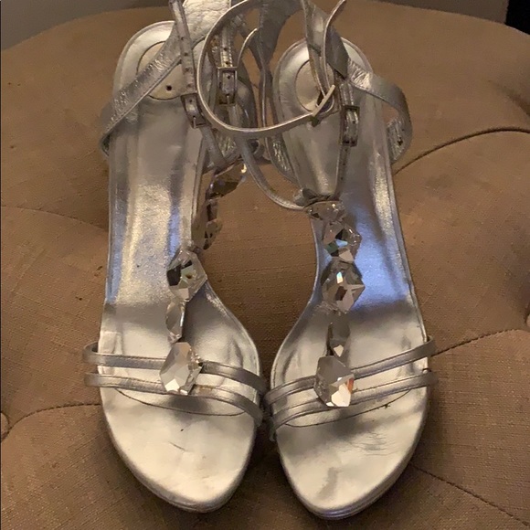 Stuart Weitzman | Shoes | Stuart Weitzman Metallic Silver Jeweled Heel ...